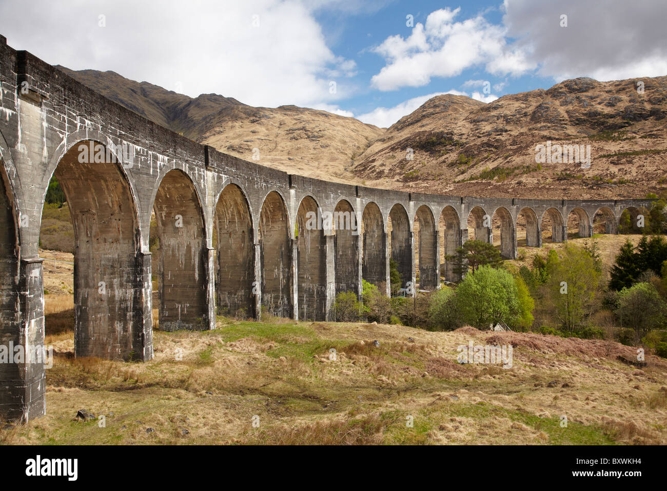 Curved railway viaduct hi-res stock photography and images - Alamy
