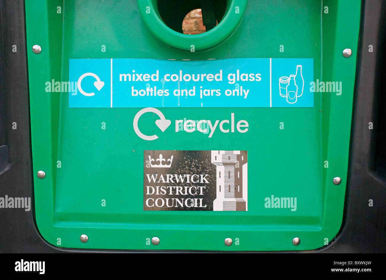 Green glass recycling bin hi-res stock photography and images - Alamy