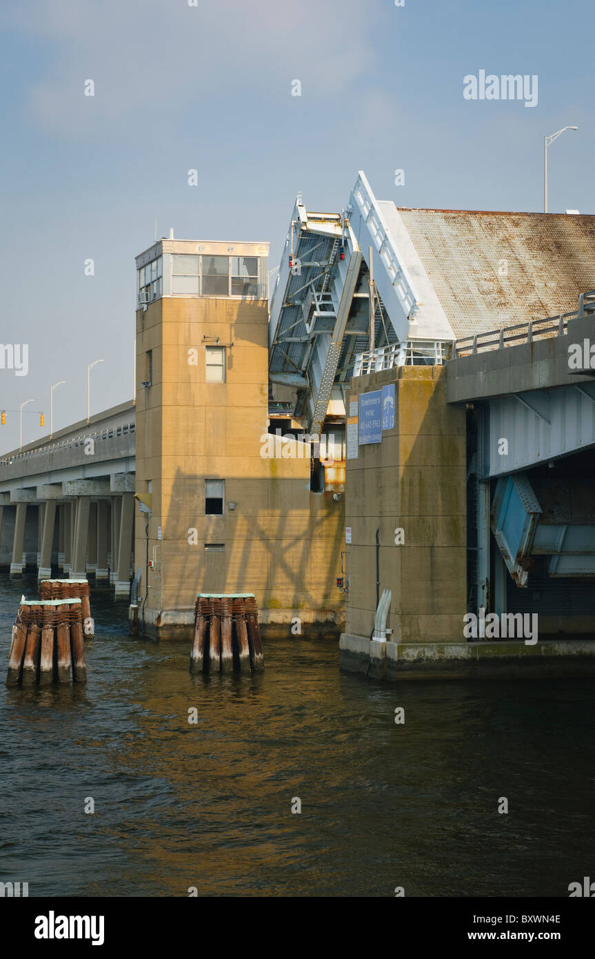 Bridge tender house hi-res stock photography and images - Alamy