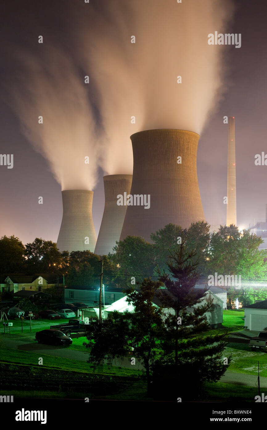 USA, West Virginia, Winfield, John E. Amos Power Plant, a coal-fired ...