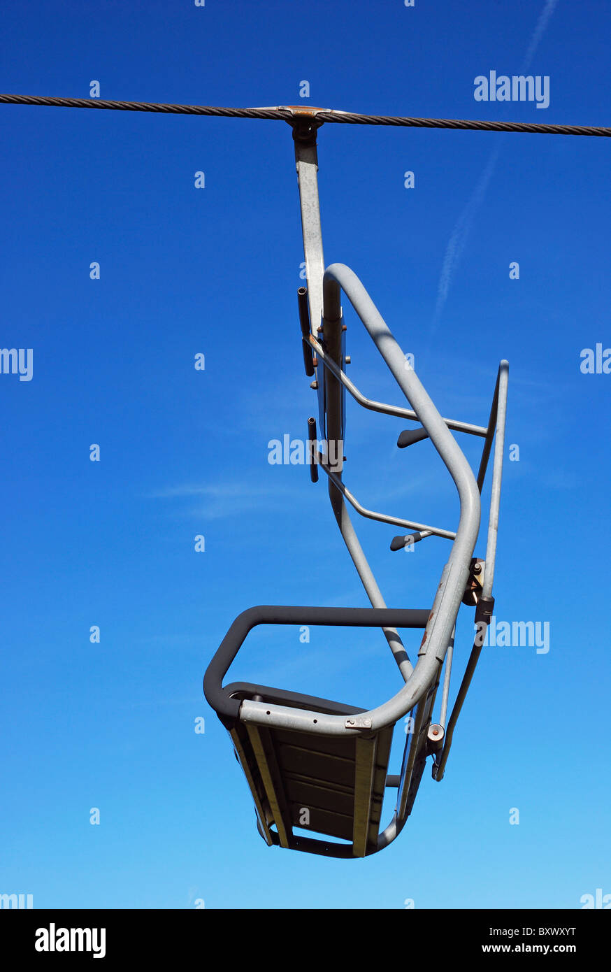 Ski uplift hi-res stock photography and images - Alamy