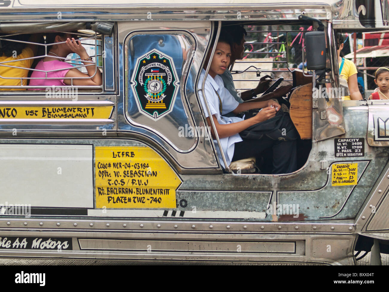 Road jeepney hi-res stock photography and images - Alamy