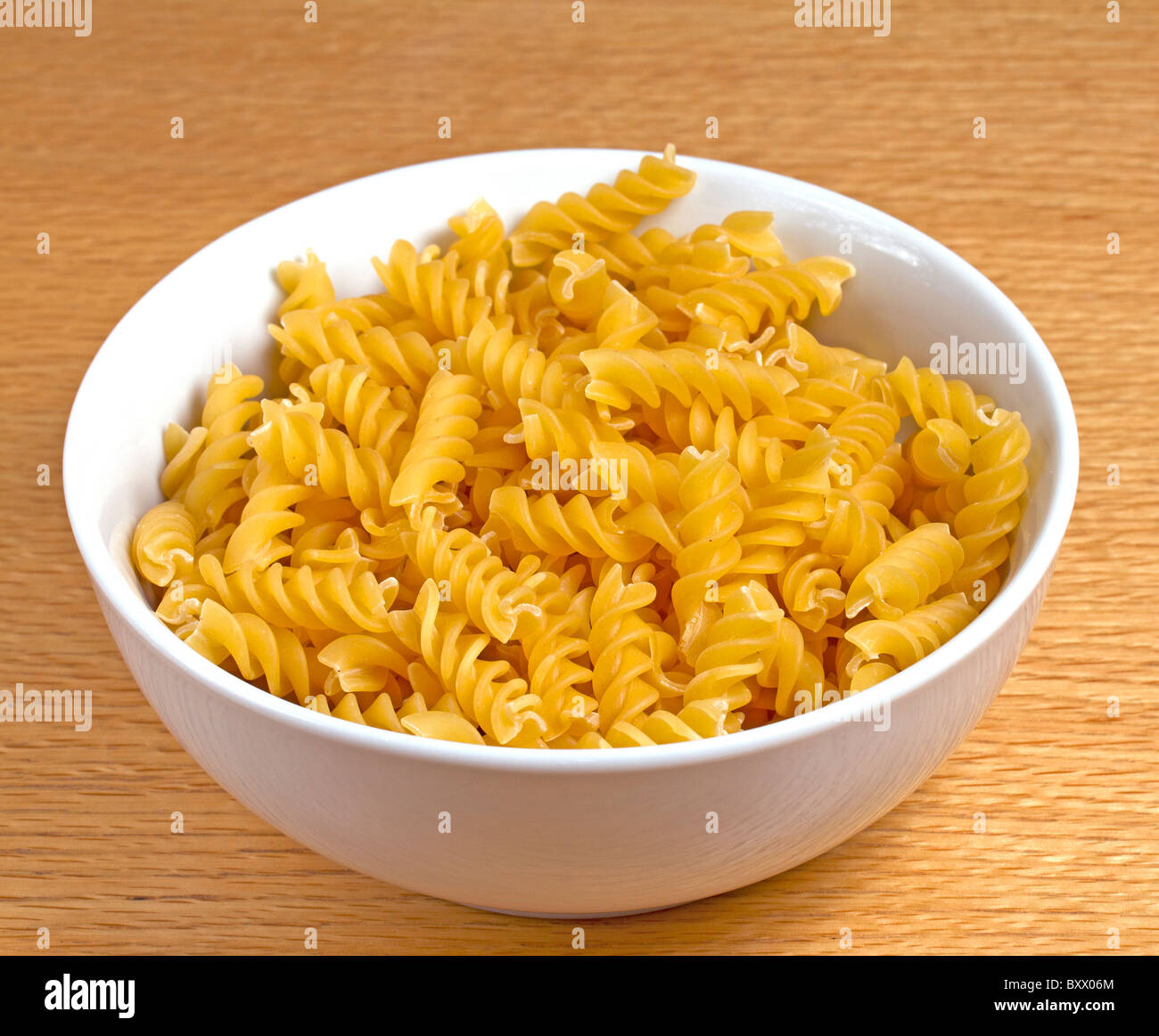 White bowl of uncooked pasta twists Stock Photo - Alamy