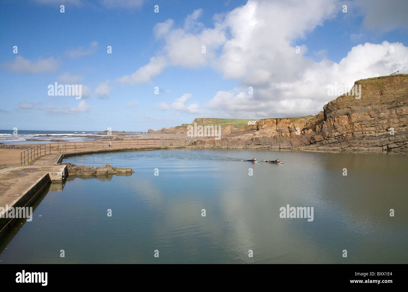 Cornwall rock pool hi-res stock photography and images - Alamy