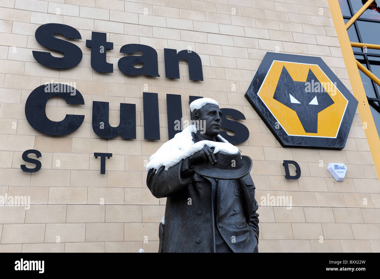 Statue of Wolverhampton Wanderers Football Club former manager Stan ...