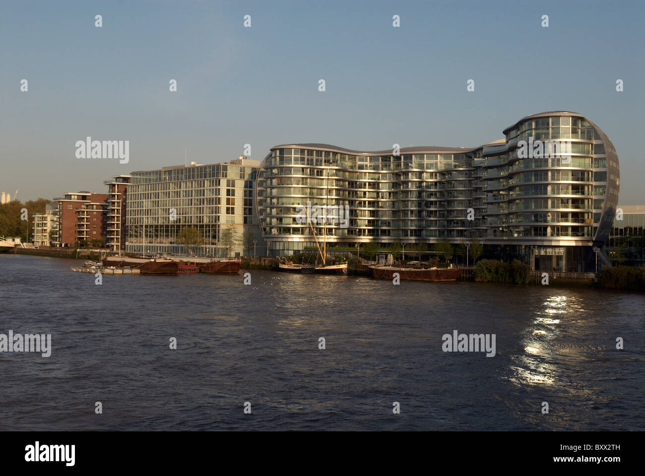 Block luxury riverside apartments hi-res stock photography and images ...