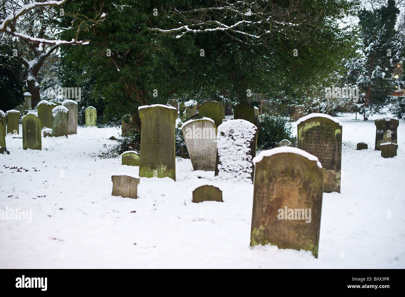 Snowy cemetery hi-res stock photography and images - Alamy