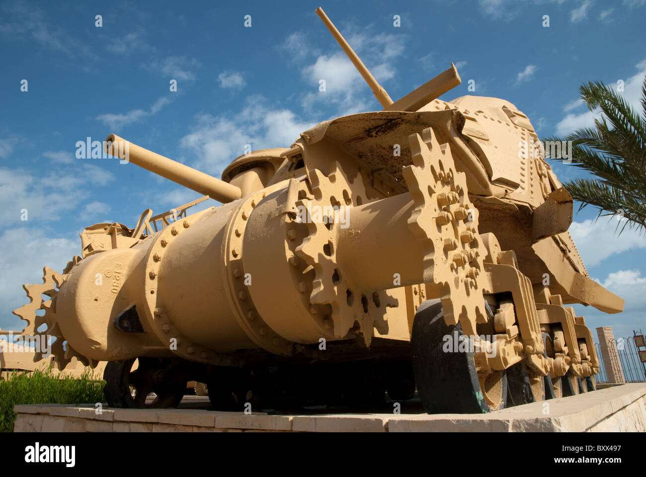 Wrecked British Lee Grant Tank recovered from the desert around El ...