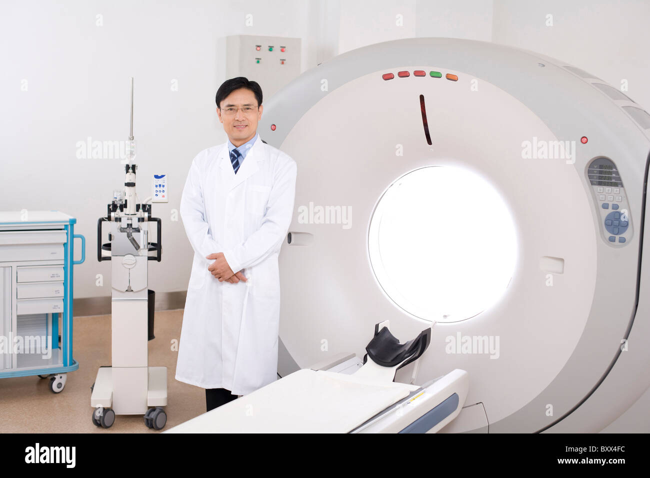 Portrait of a medical professional and a MRI scanner Stock Photo - Alamy