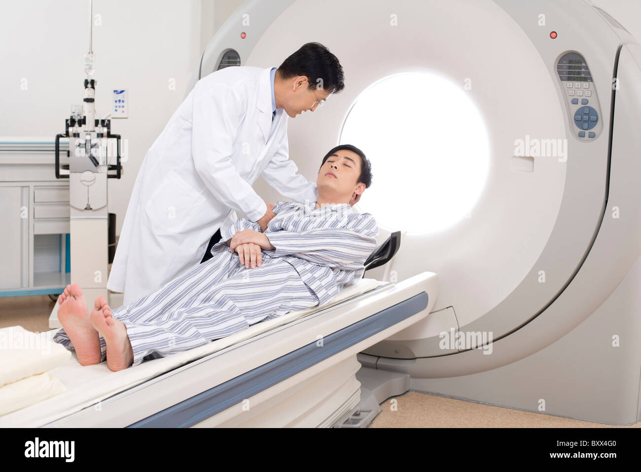 Medical professional helping a patient into a MRI scanner Stock Photo ...