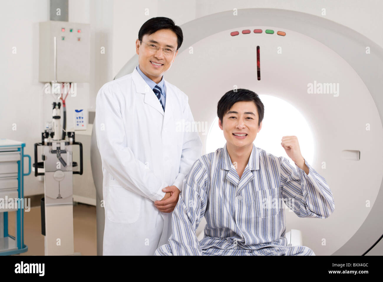 Medical professional and a happy patient in a MRI scanner Stock Photo ...