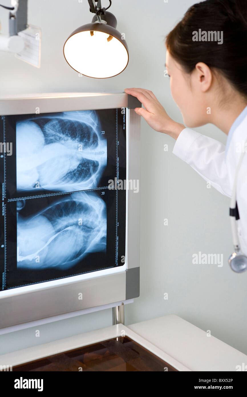 Chinese doctor mri hi-res stock photography and images - Alamy