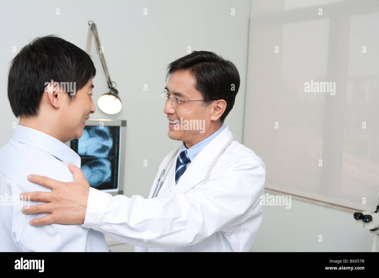 Doctor speaking with his patient Stock Photo - Alamy