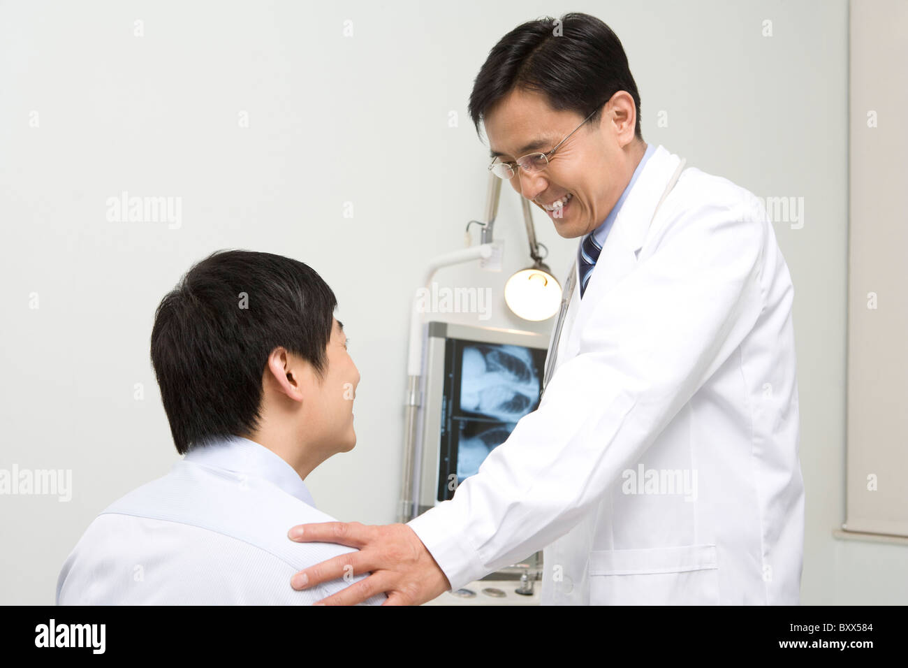 Doctor speaking with his patient Stock Photo - Alamy