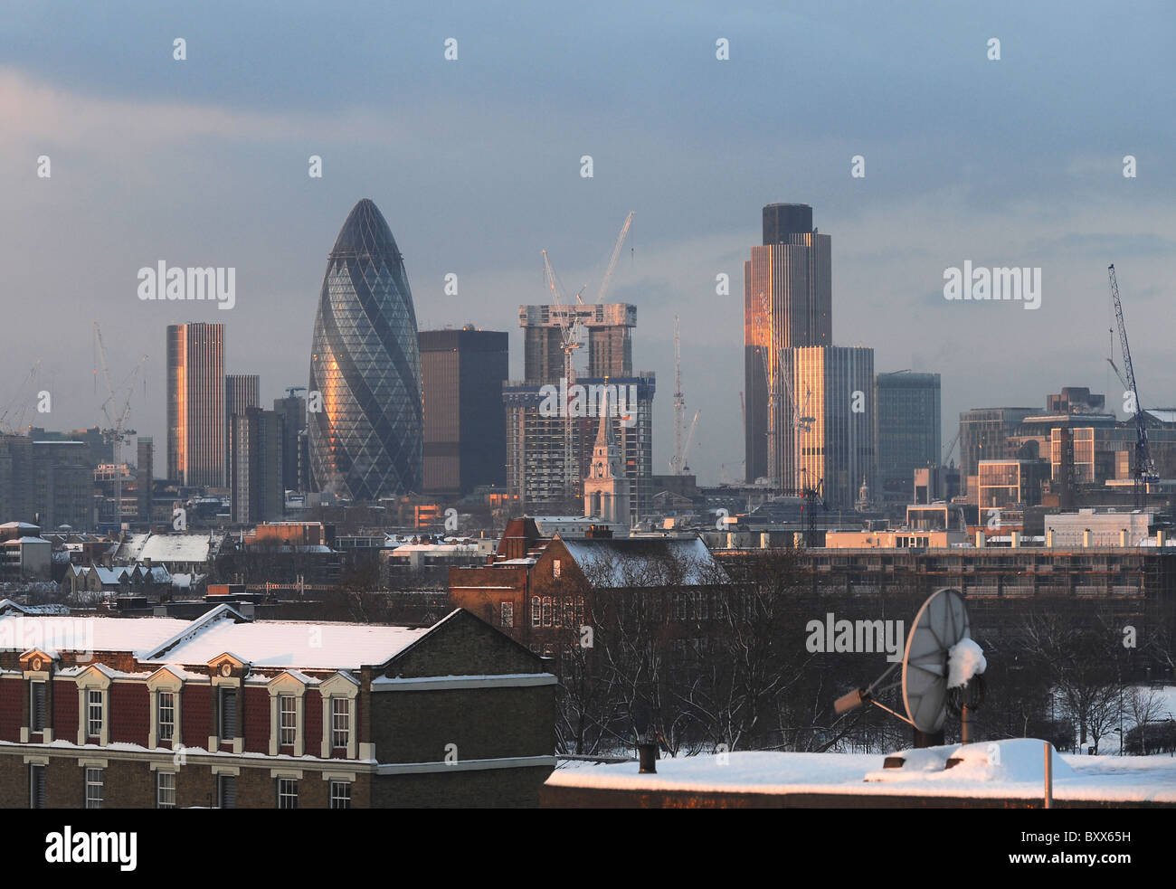 City rooftops snow hi-res stock photography and images - Alamy