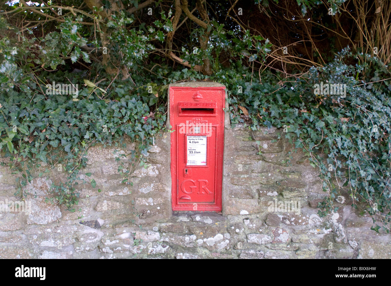 Royal mail post box uk hi-res stock photography and images - Alamy