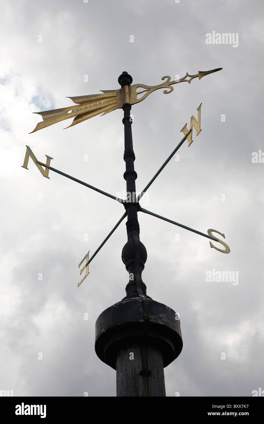 Wind direction arrow hi-res stock photography and images - Alamy