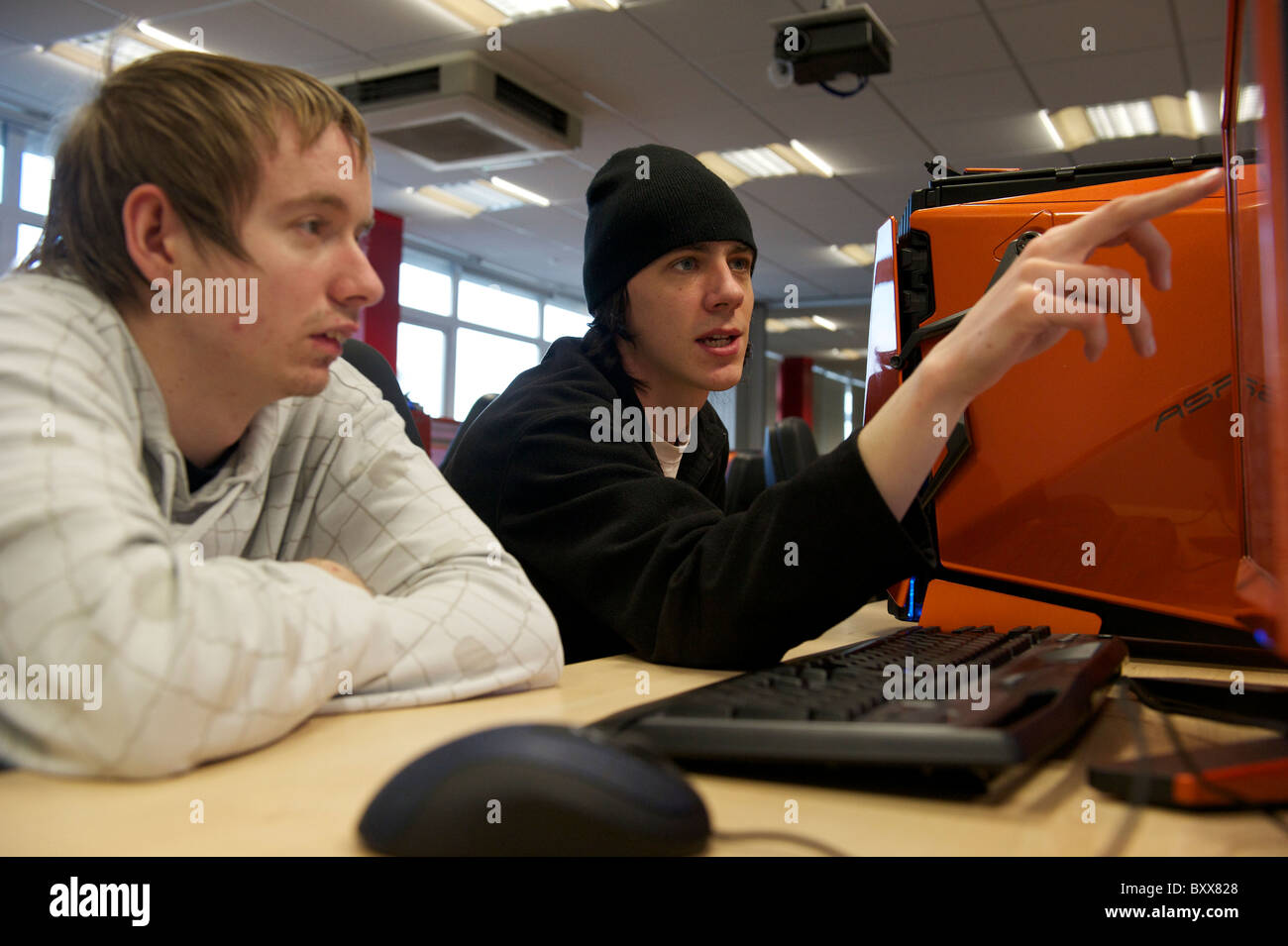 Montfort De Mark Makela undergrad Leicester general student students ...