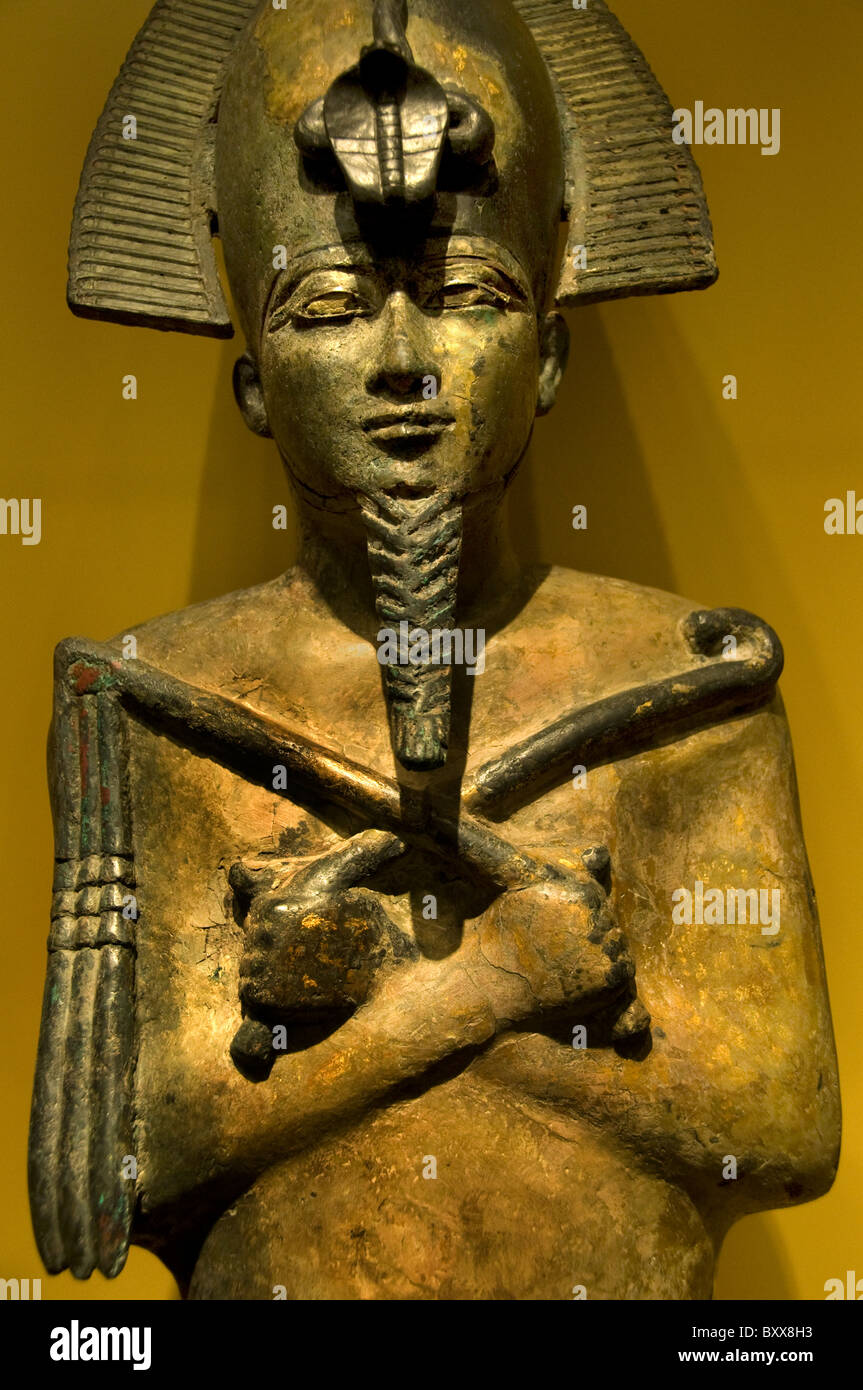 Egyptian temple statue hi-res stock photography and images - Alamy