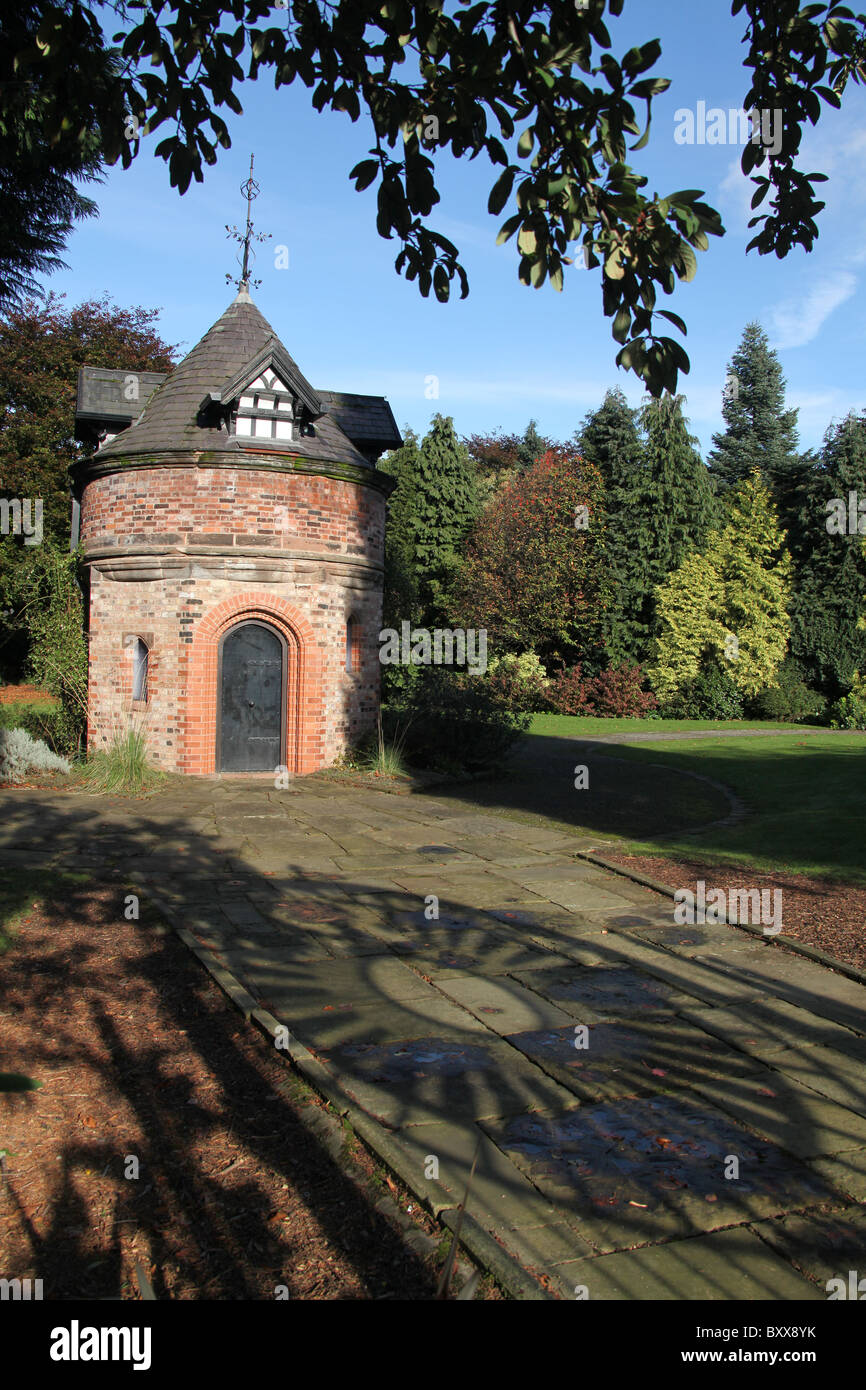 Walkden Gardens, Sale, England. Autumnal view of the 19th century ...