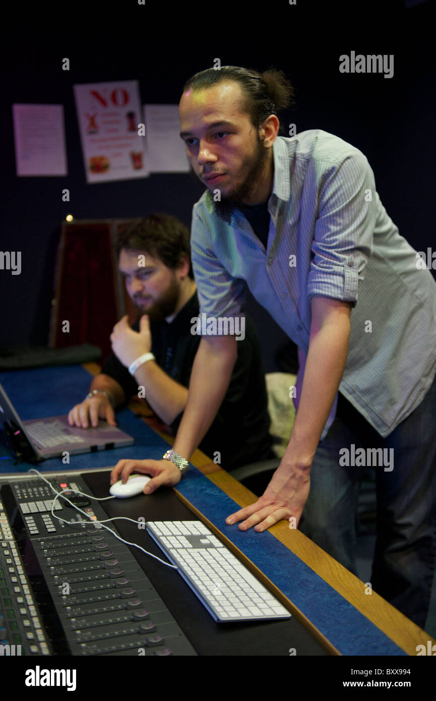 Makela University students Mark Tech Montfort De student Technology ...