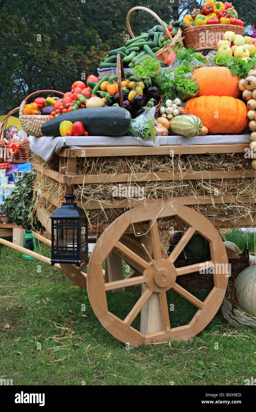 Vegetable cart hi-res stock photography and images - Alamy
