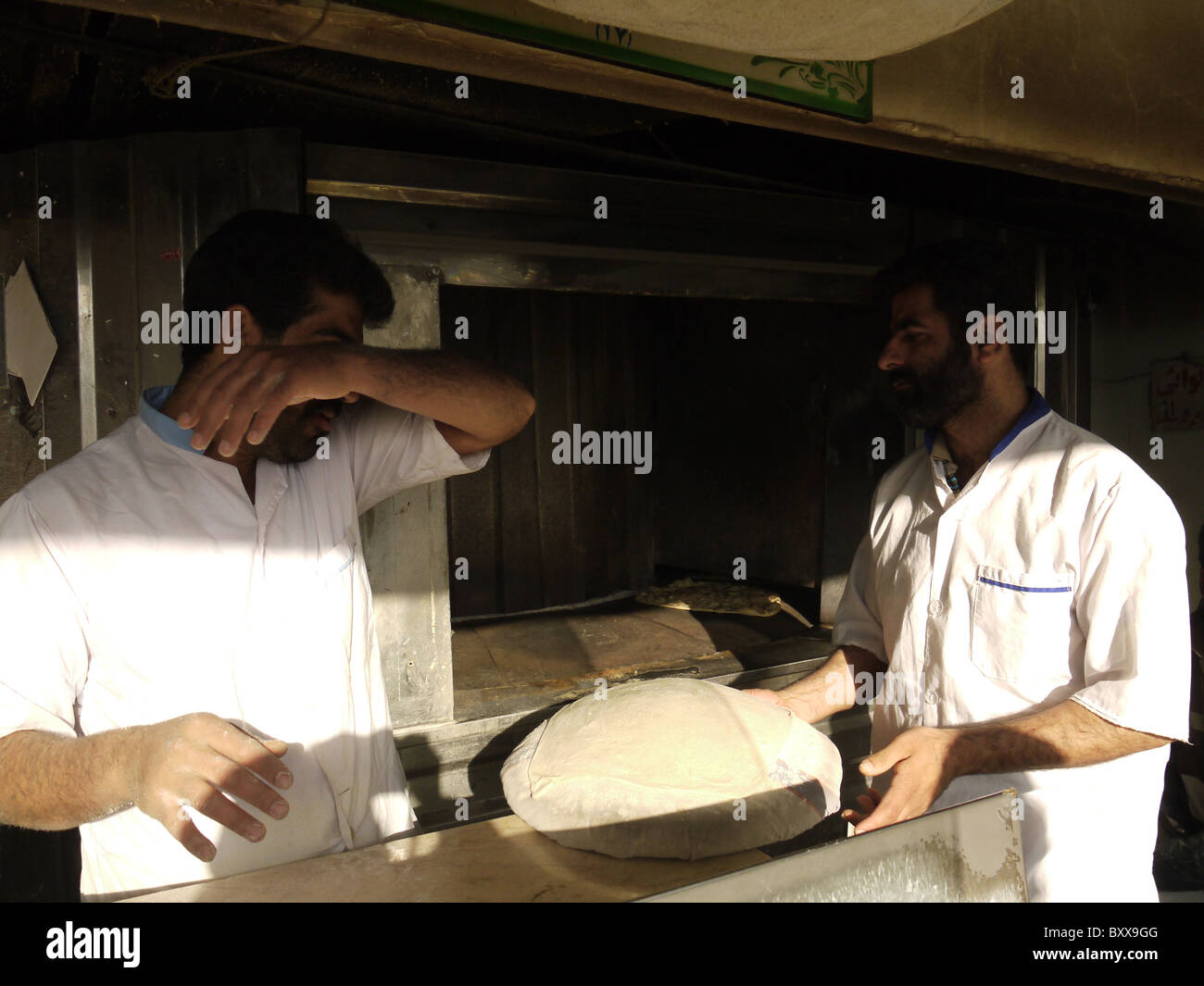 Bakery yazd iran bread hi-res stock photography and images - Alamy