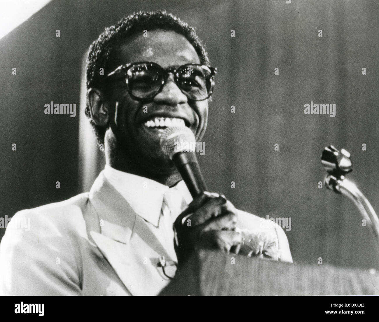 Singer gospel hi-res stock photography and images - Alamy