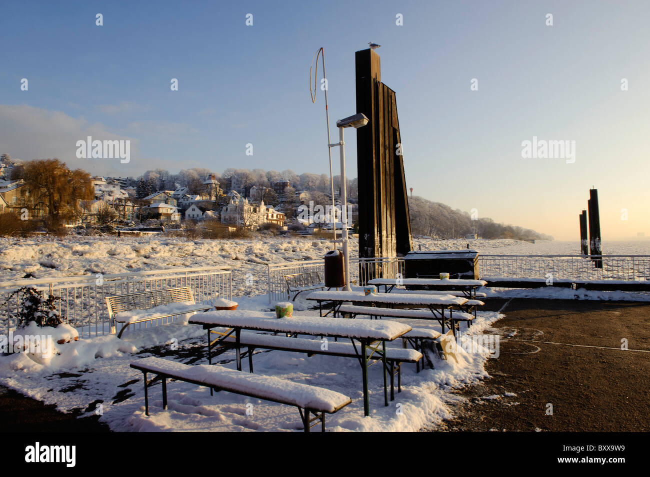 snow-covered beach of River Elbe in Hamburg-Blankenese, Germany Stock ...