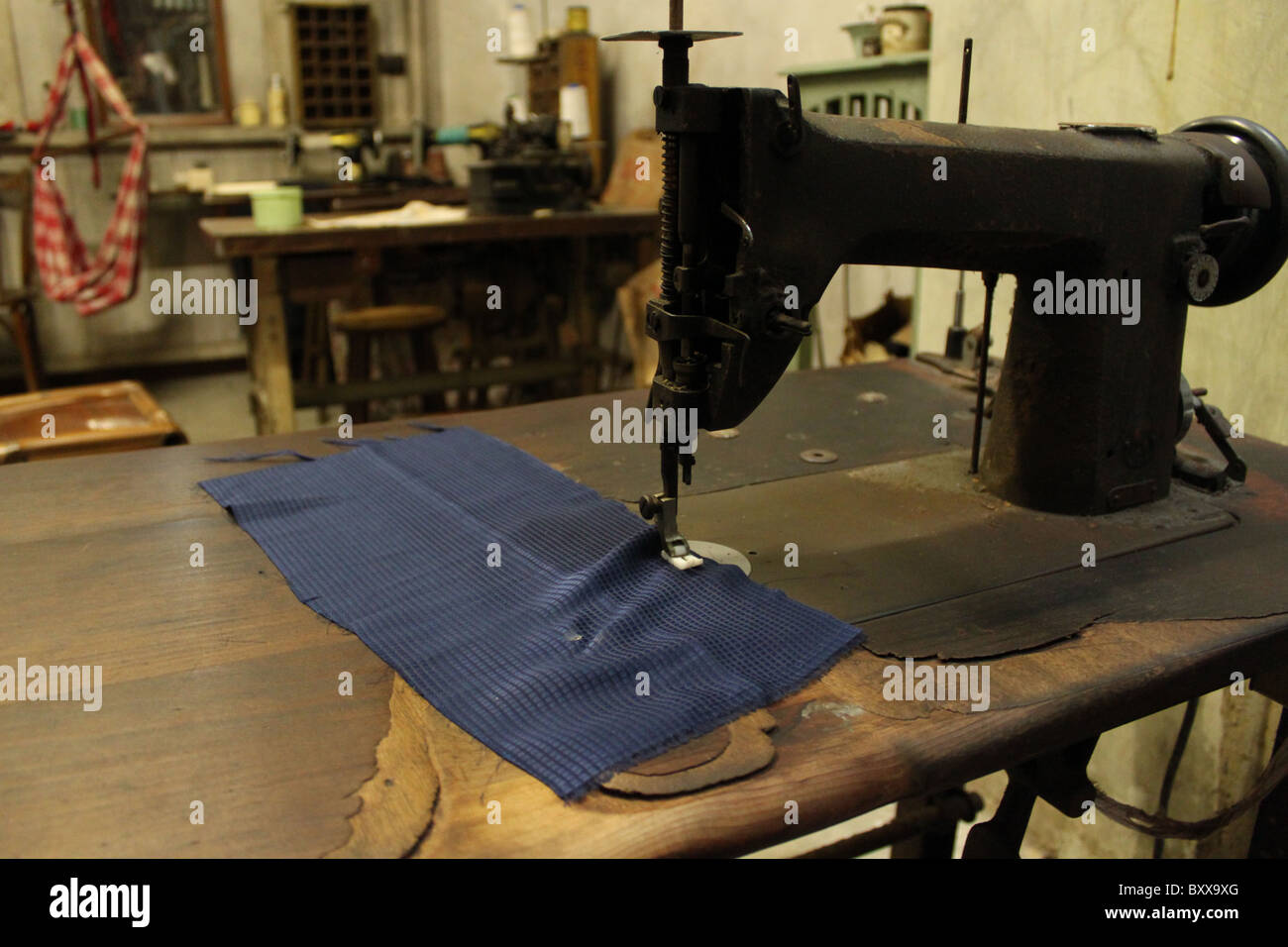 an ancient sewing machine Stock Photo - Alamy