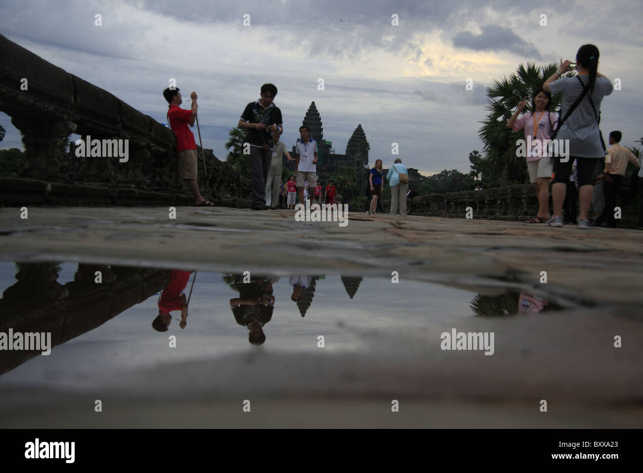 Angkor Wat, the world´s largest religious building at dawn, Cambodia ...