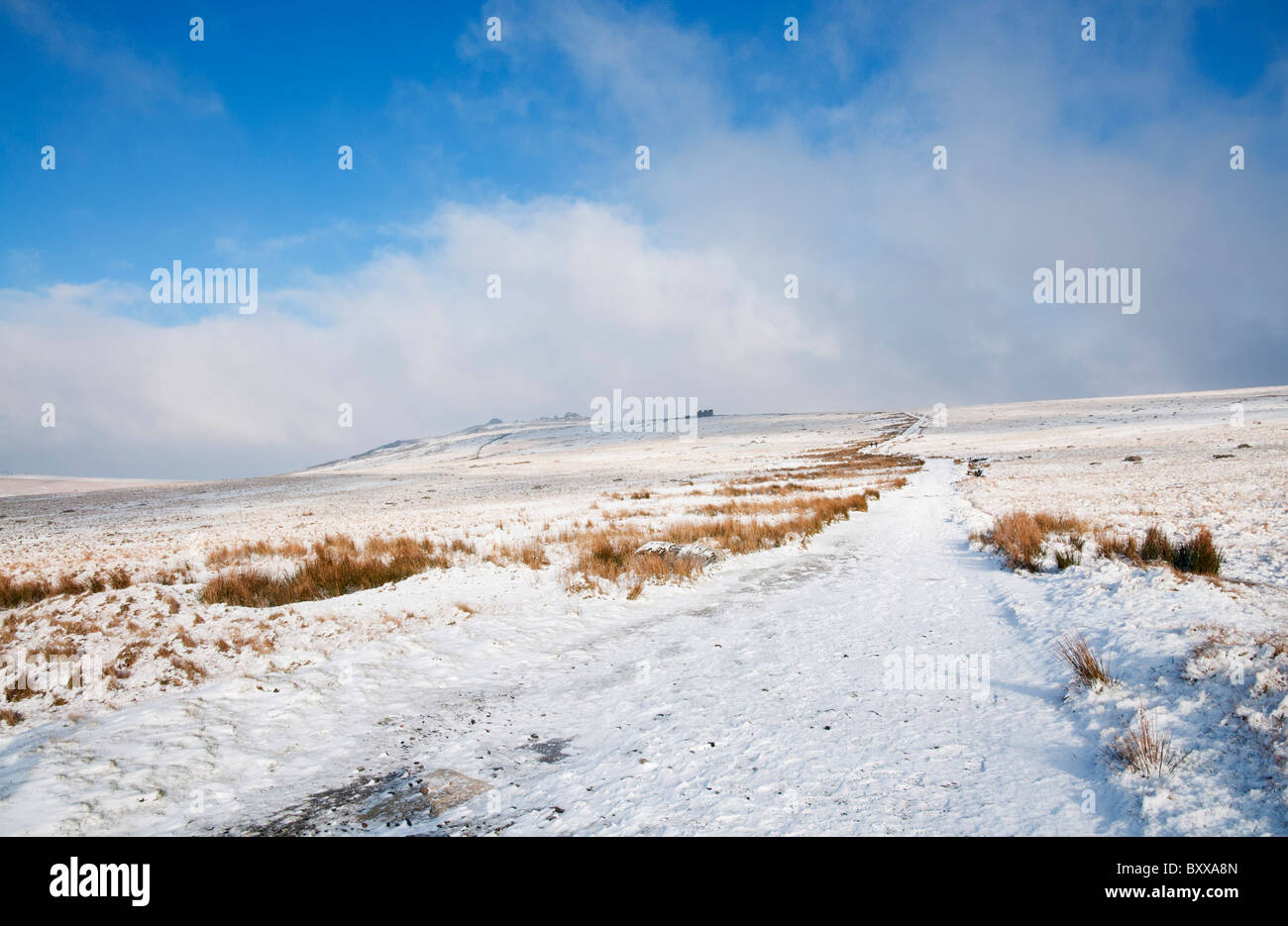 Snowy Dartmoor scene on path to summit of Great Mis Tor, Dartmoor ...