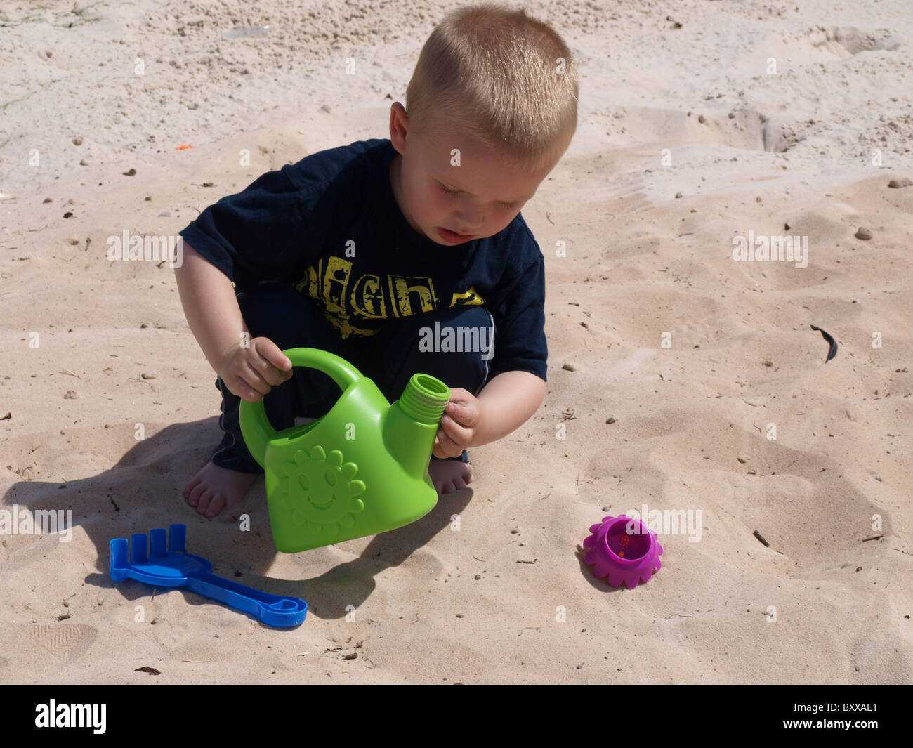 child playing in the sand Stock Photo - Alamy