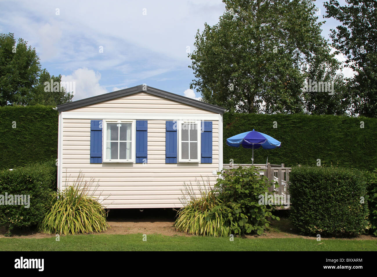 Static caravan holiday home on a woodland caravan park Stock Photo - Alamy