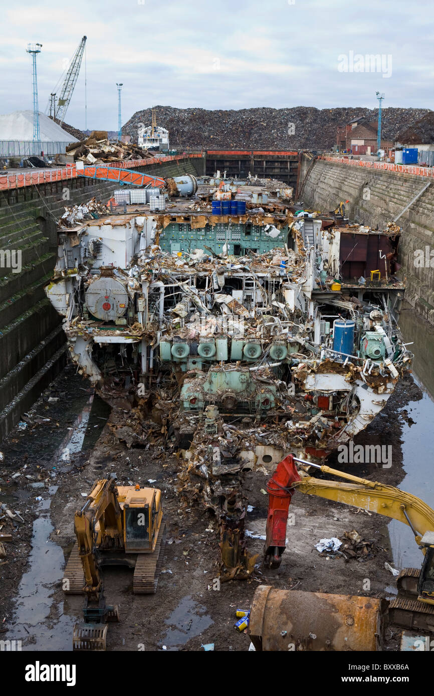 Scrap Metal Merchants Ship Dismantling for Scrap Metal Salvage ...