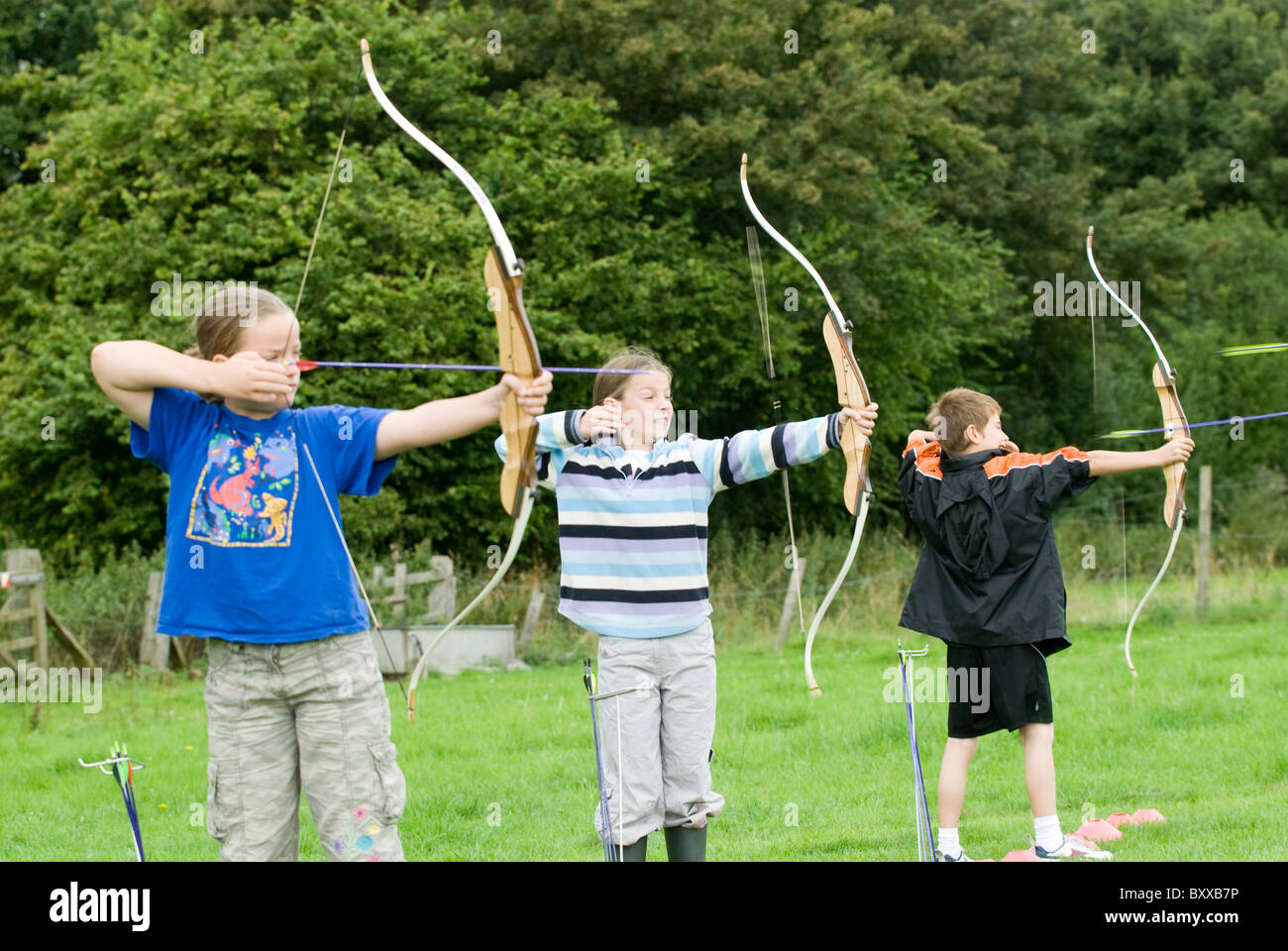 Girls In Archery High Resolution Stock Photography and Images - Alamy