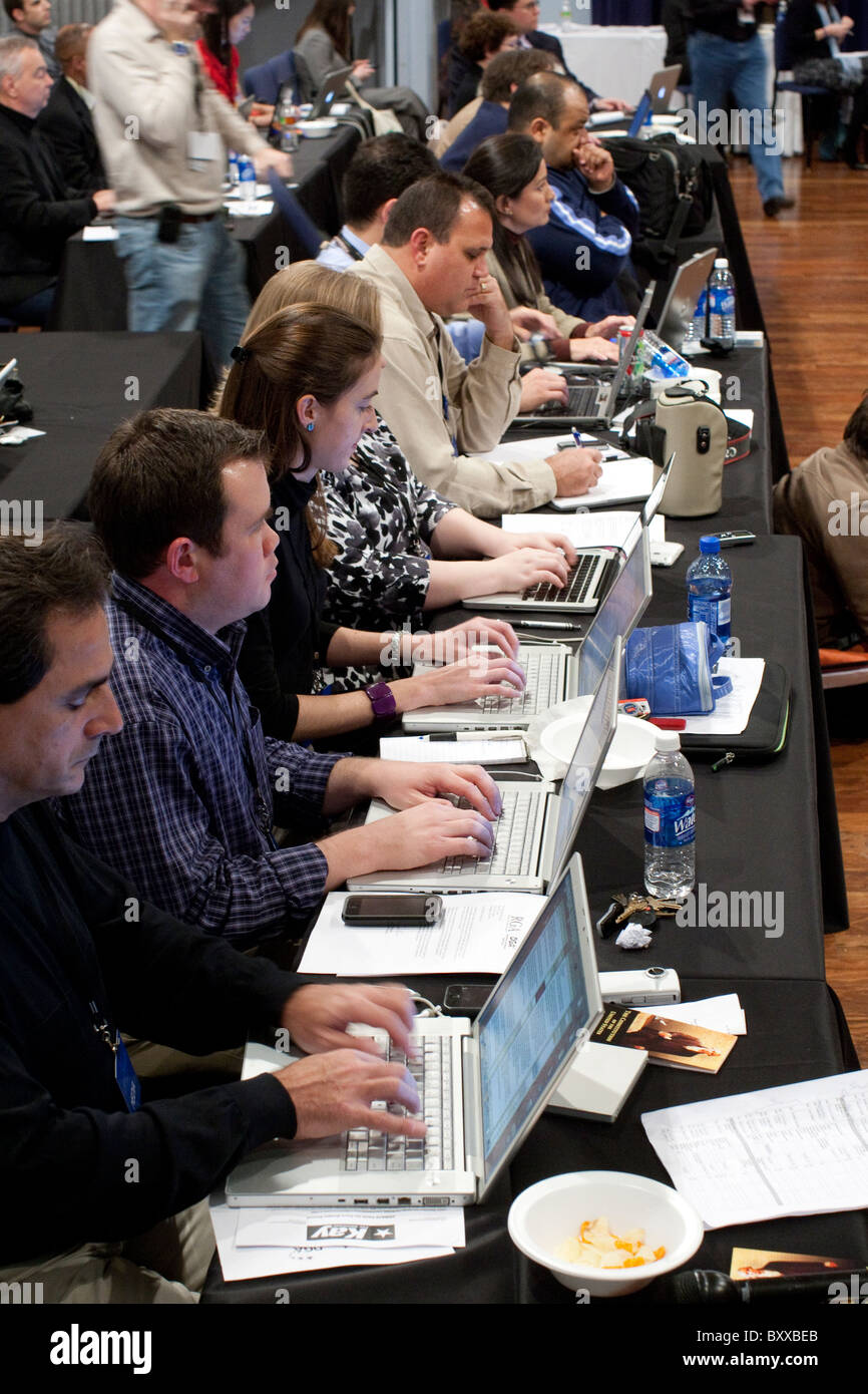 Journalism hi-res stock photography and images - Alamy