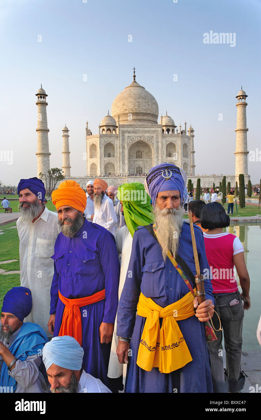 Group of Sikhs in front of Taj Mahal, Agra, india Stock Photo - Alamy