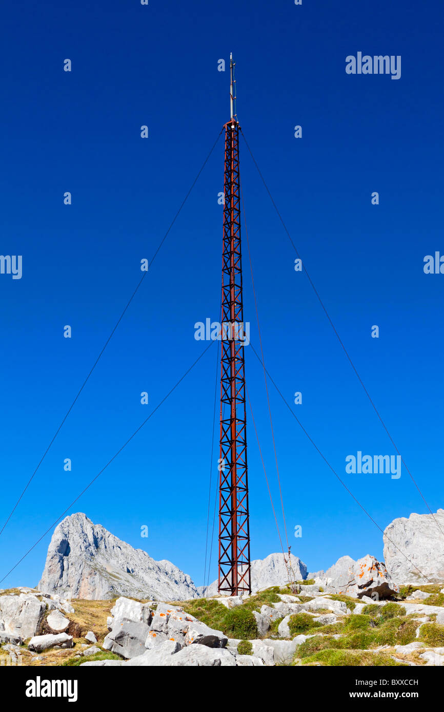 Telecommunications mast hi-res stock photography and images - Alamy