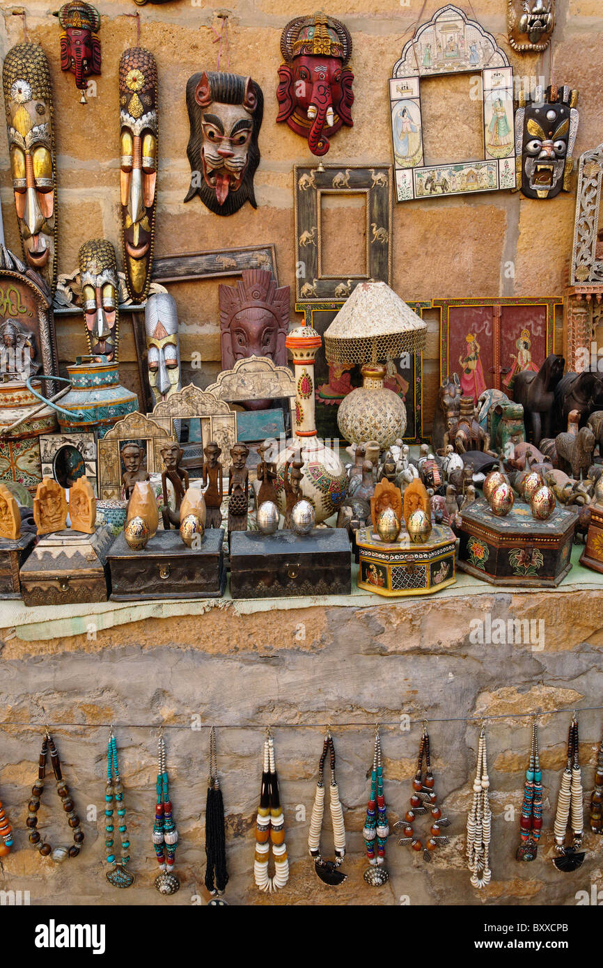 Trinket vendor india hi-res stock photography and images - Alamy