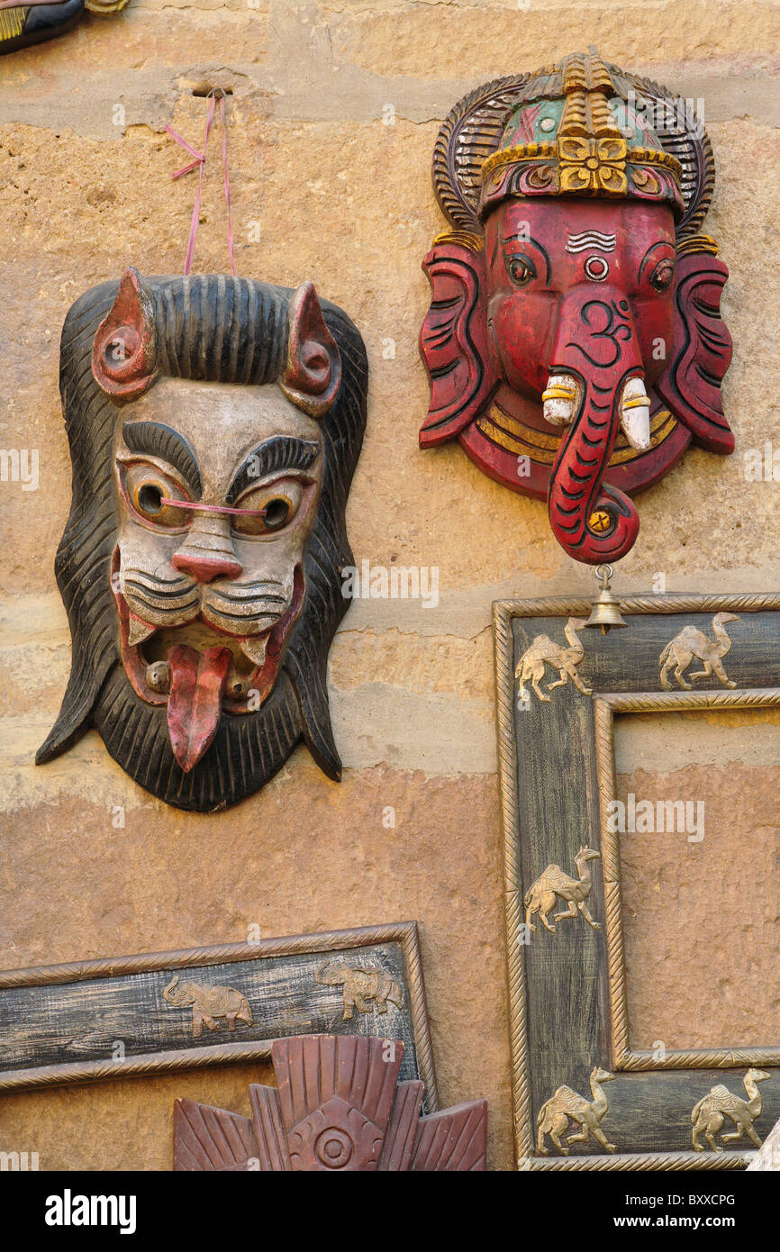 Trinket vendor india hi-res stock photography and images - Alamy