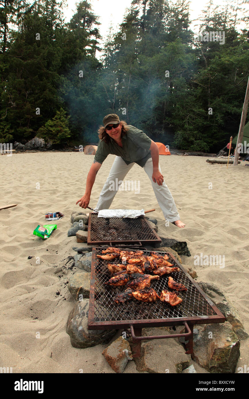 man cooking chicken Stock Photo - Alamy