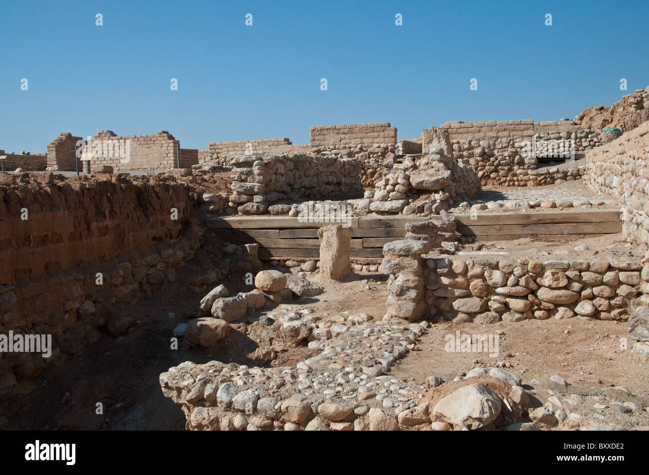 A view of the ancient ruins at Tel Beer Sheba Stock Photo - Alamy