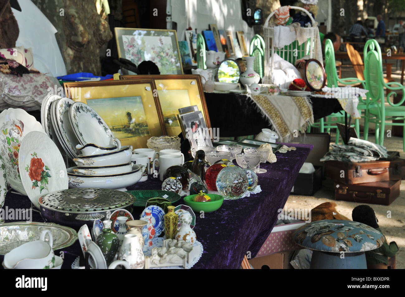 Ancient and obsolete objects in Flea market Stock Photo - Alamy