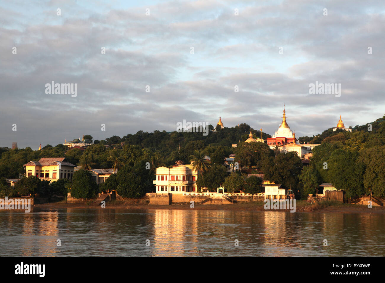Irrawaddy river hi-res stock photography and images - Alamy