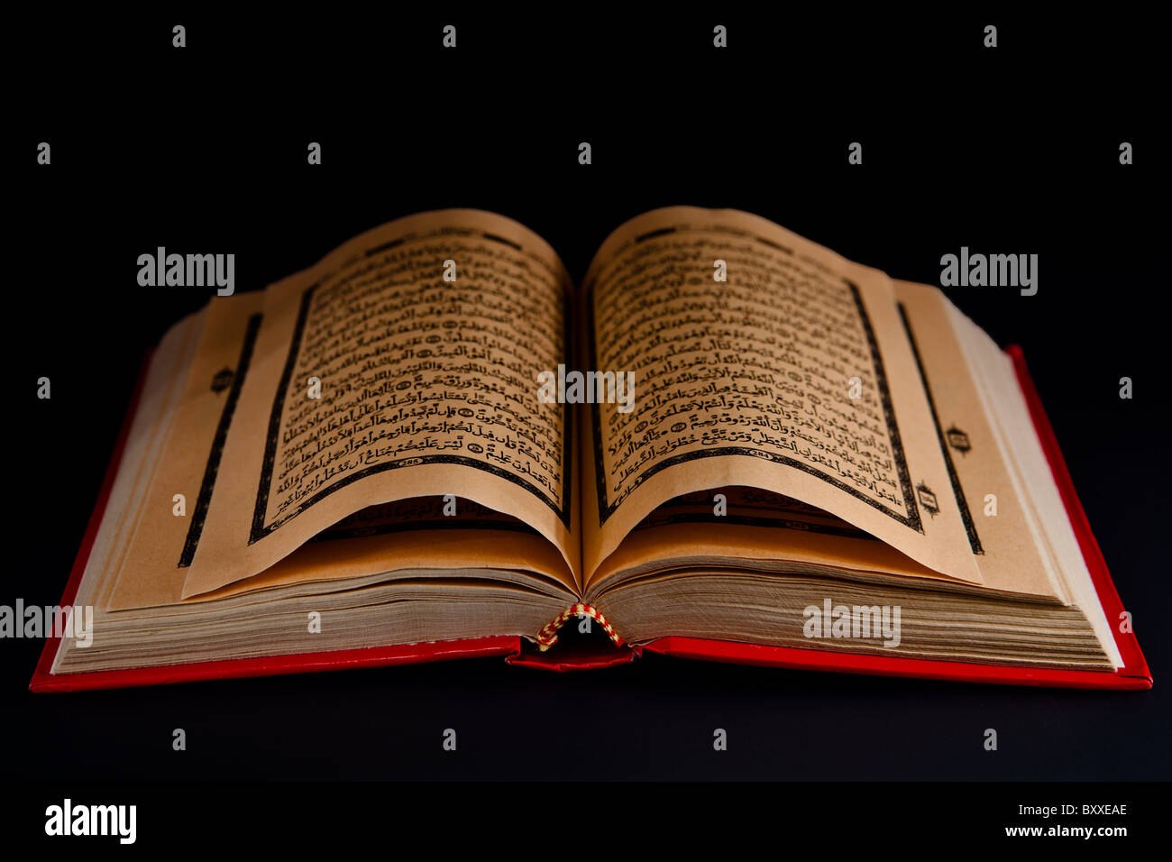 Arabic quran in warsh script Stock Photo - Alamy