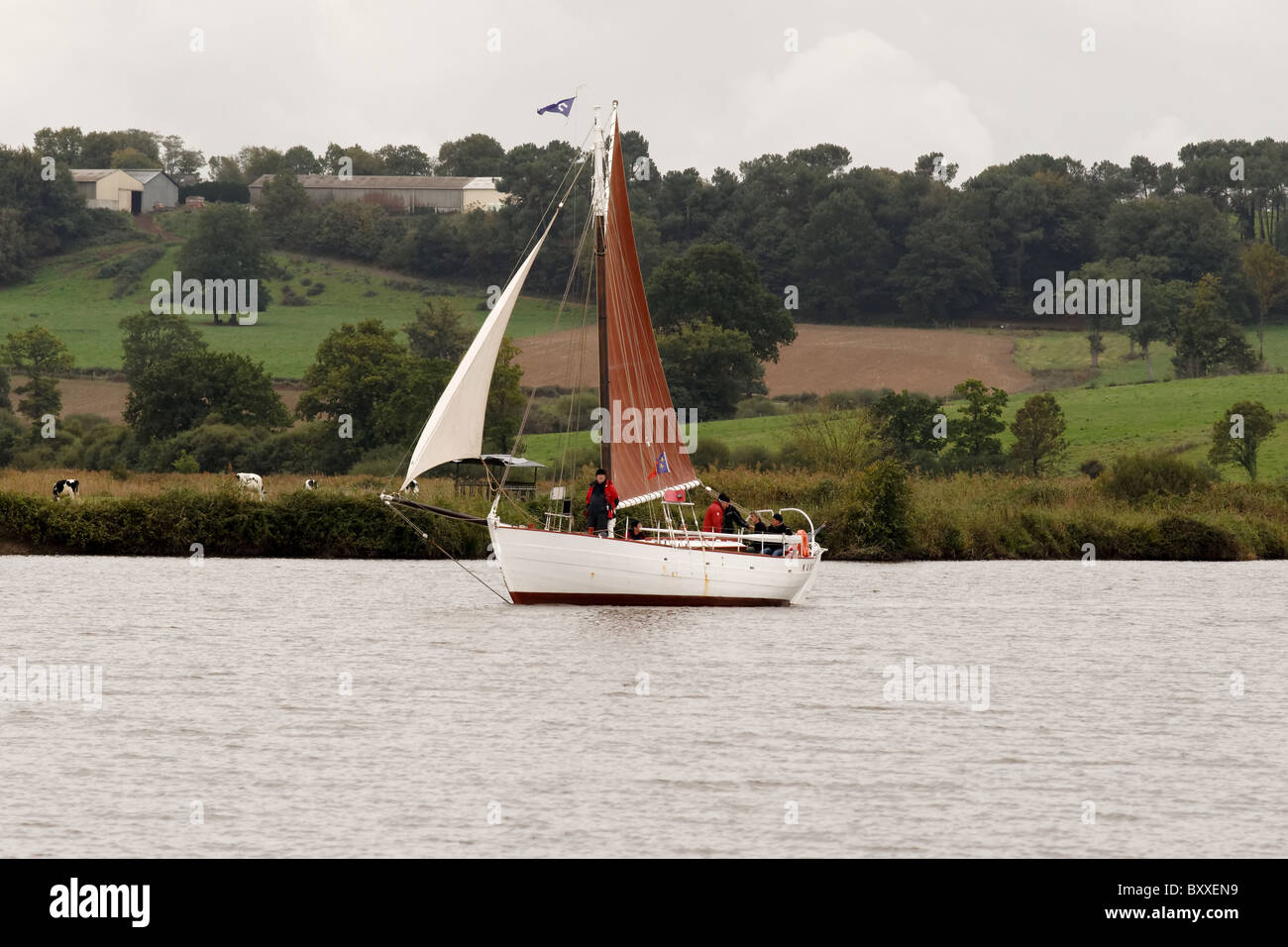 Traditional gaff rigged boat on The River Vilaine, Brittany on its way ...