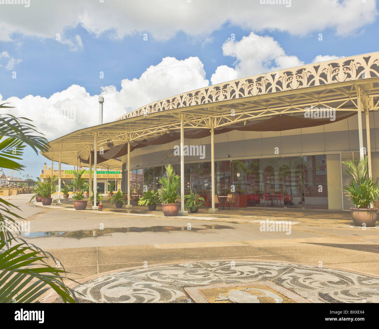 Megamall hi-res stock photography and images - Alamy