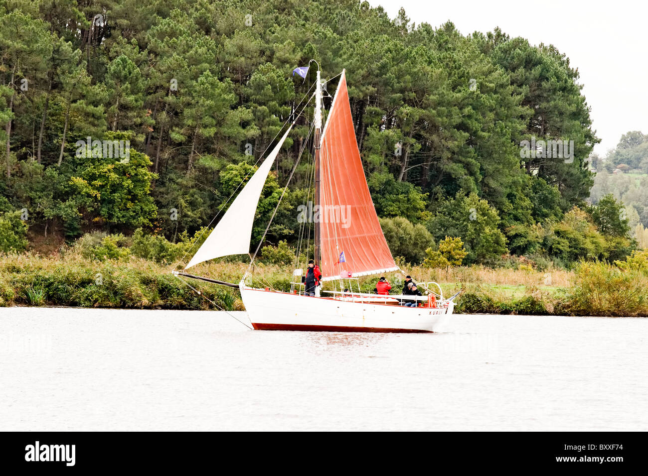 Traditional gaff rigged boat on The River Vilaine, Brittany on its way ...