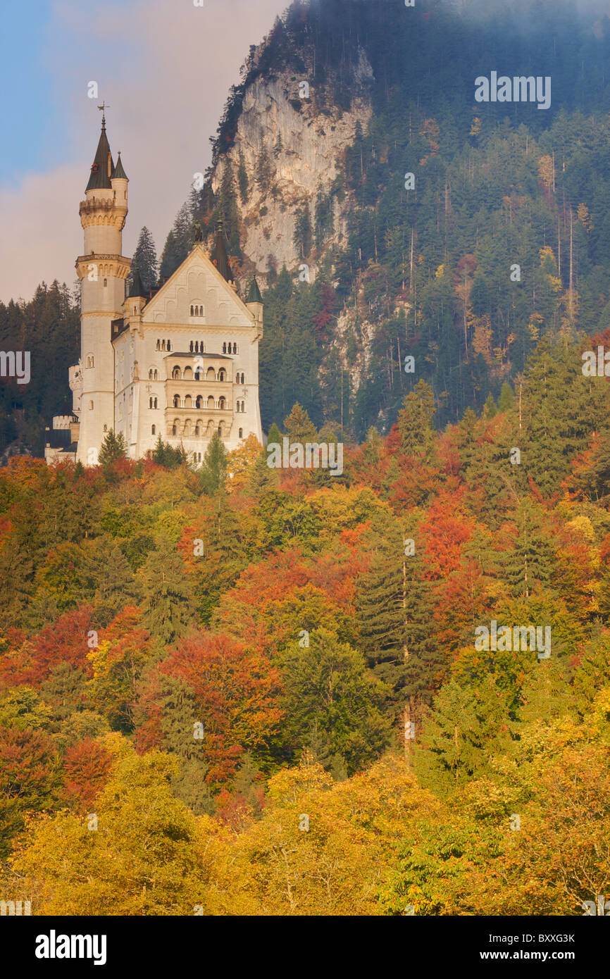 Autumn colours neuschwanstein castle bavaria hi-res stock photography ...